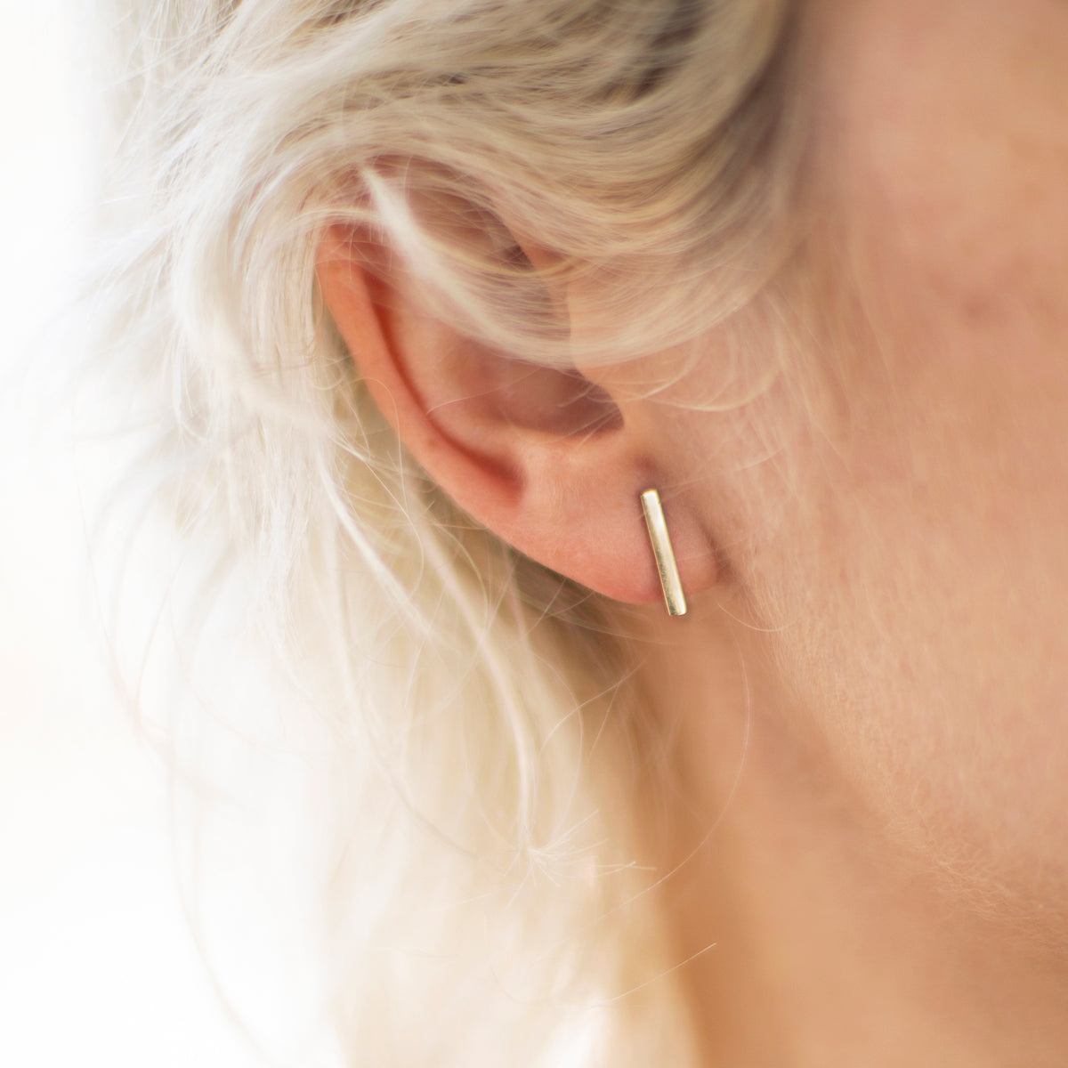 14k Simple Bar studs – E&E PROJECT