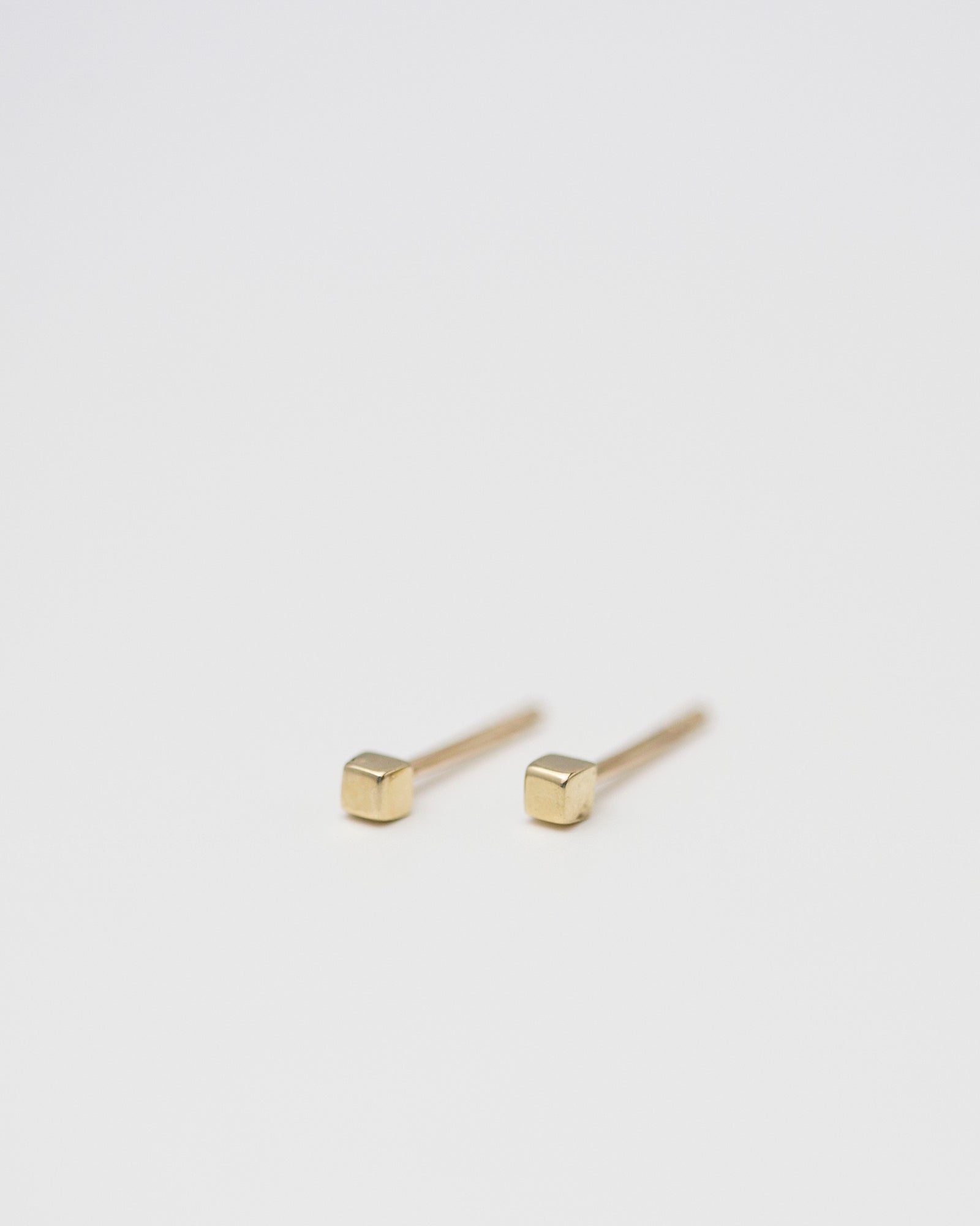 14K Mini Cube Stud Earrings – E&E PROJECT