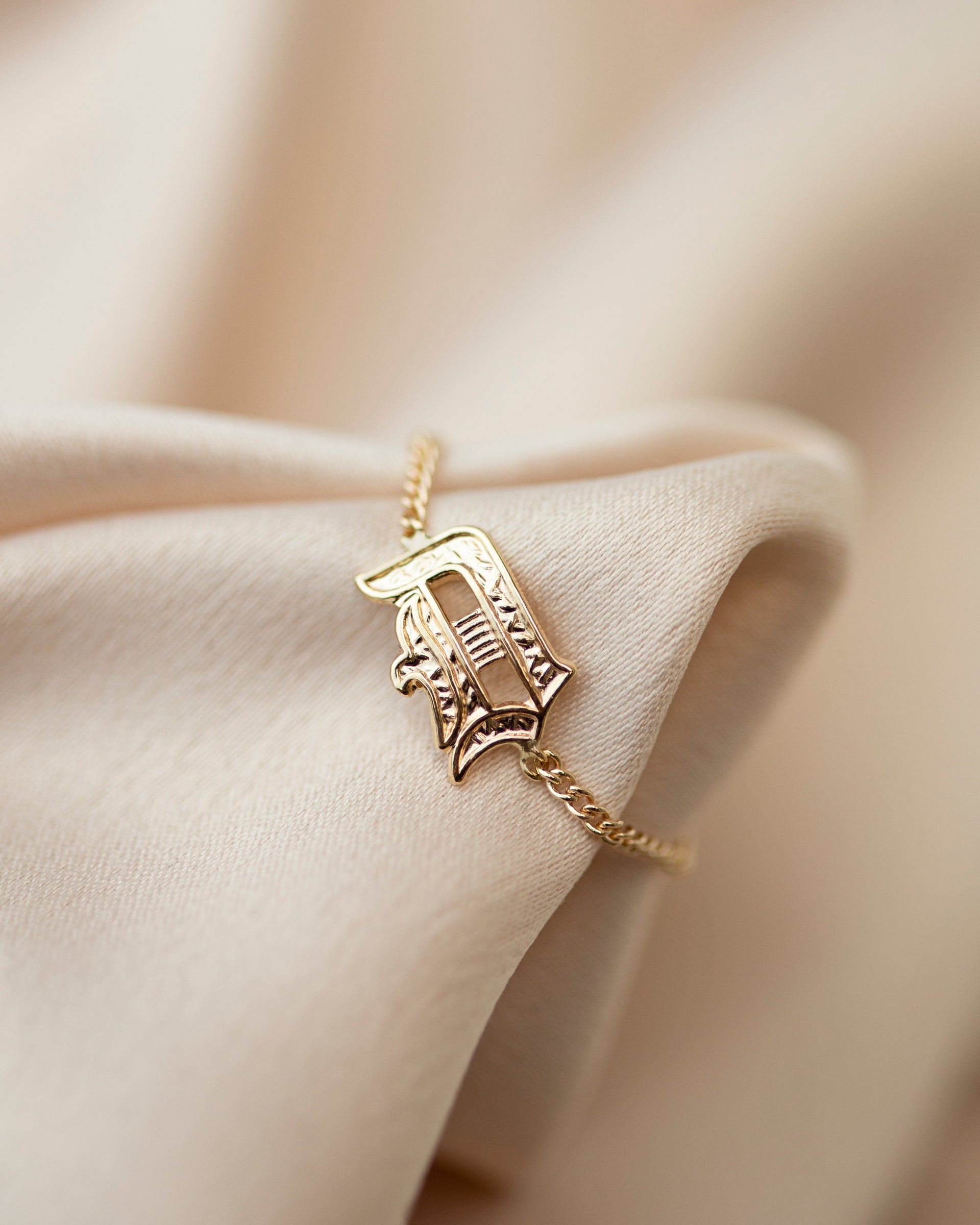 Old English Name Ring – E&E PROJECT