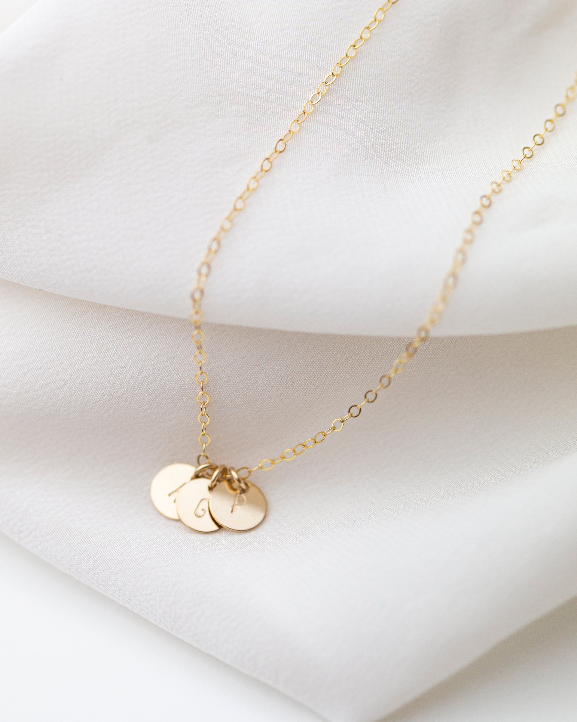 Initial Disc Necklace – E&E PROJECT