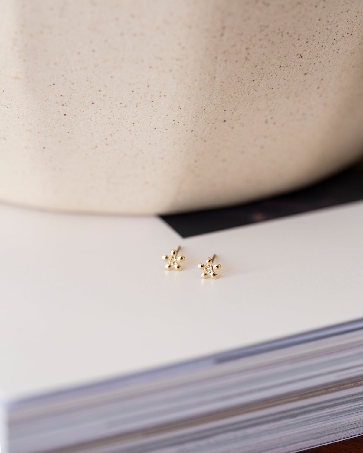 14k Gold Tiny Flower Studs – E&E PROJECT